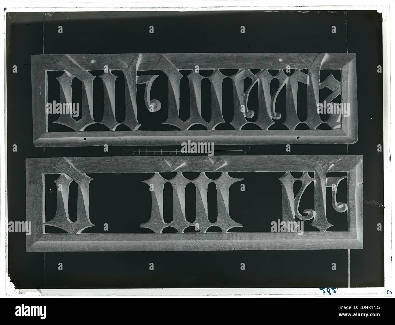 Frise d'inscription gothique Banque de photographies et d’images à ...