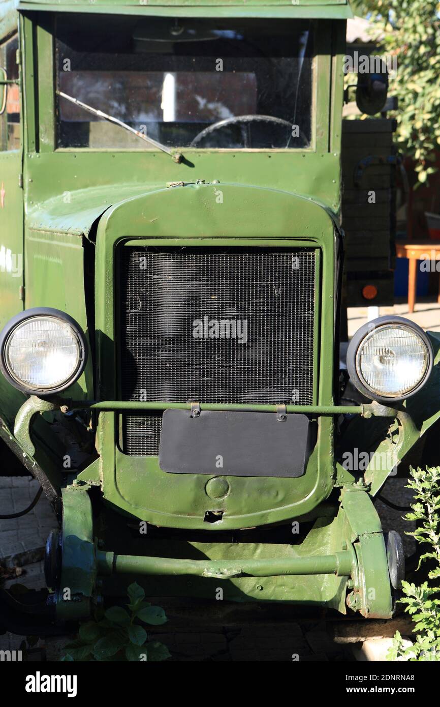 Détails du camion vert d'époque dans le parc Photo Stock - Alamy