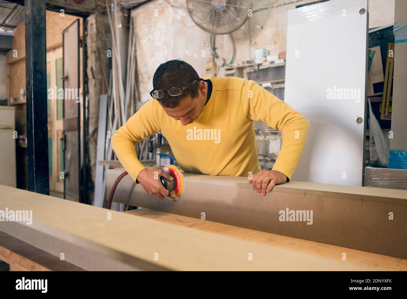 Le menuisier Banque de photographies et d’images à haute résolution - Alamy