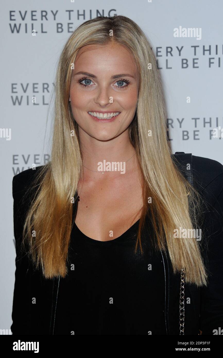 Exclusif. Petra Silander participe à la première "tout sera fin" à l ...