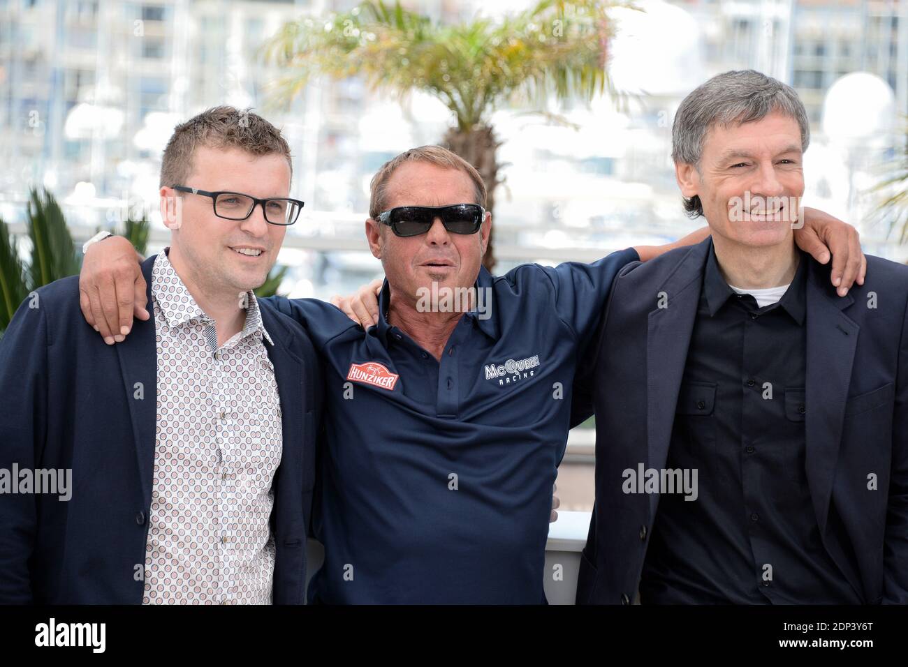 John McKenna, Chad McQueen et Gabriel Clarke posant au photocall pour ...