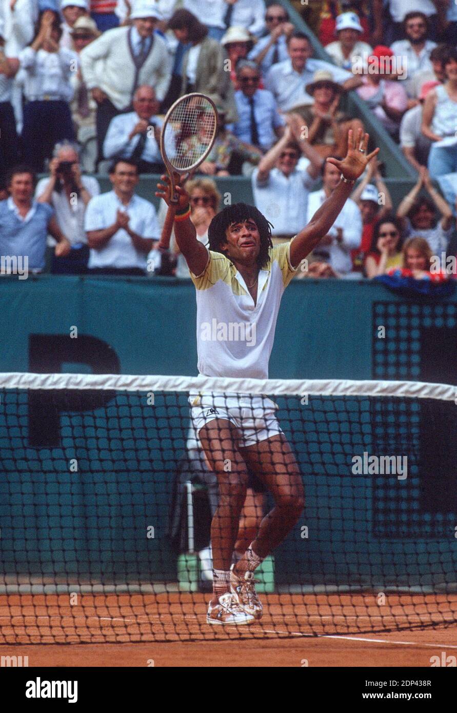 Yannick noah roland garros 1983 Banque de photographies et d’images à haute résolution - Alamy