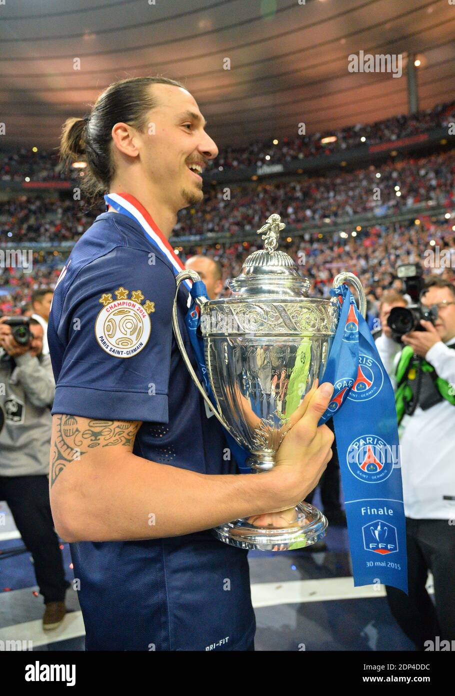 Zlatan ibrahimovic trophy* Banque de photographies et d’images à haute ...
