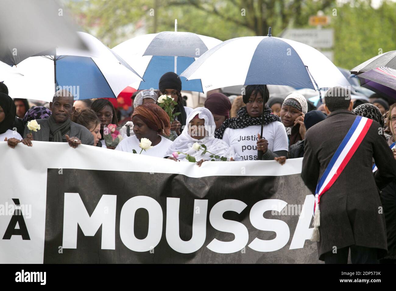 PERE, MERE ET SOEUR DE MOUSSA - TRAPPES - MARCHE BLANCHE EN HOMMAGE À ...