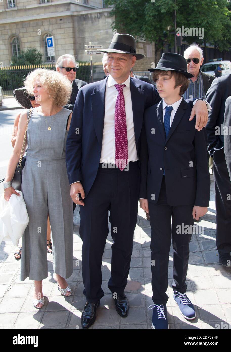 DENIS MOSCOVICI (FRERE DE PIERRE MOSCOVICI), SA FEMME ET SON FILS FILS ...