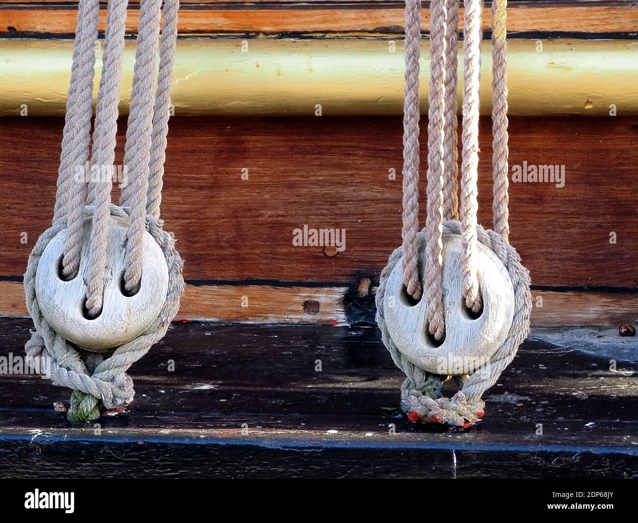 Corde tendue Banque de photographies et d’images à haute résolution - Alamy