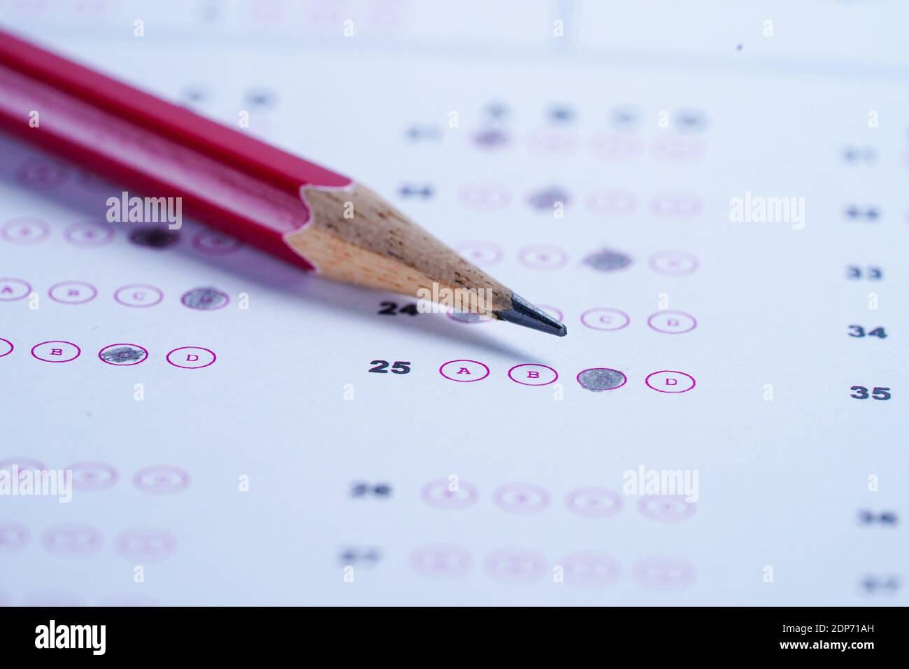 Crayon sur papier Banque de photographies et d’images à haute ...