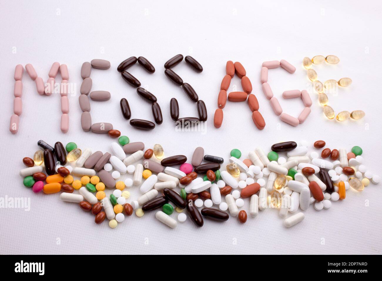 Lettre de scrabble avec le le mot bon Banque de photographies et d ...