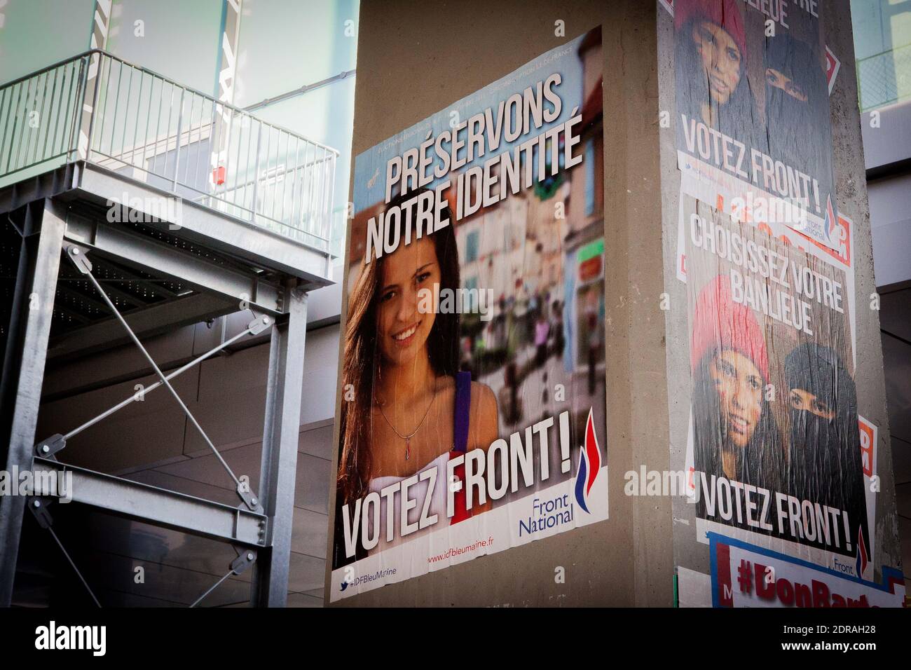 Kelly Betesh aka 'Kelly Poppy' apparaît sur les affiches de campagne du ...