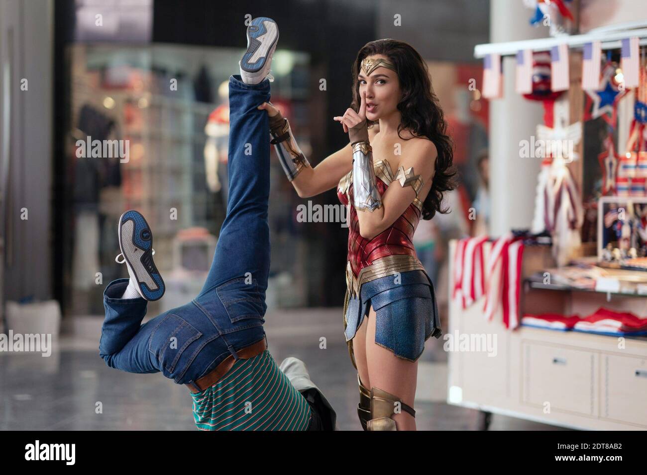 WONDER WOMAN 1984, Gal Gadot AS Wonder Woman, sur place, 2020. ph: Clay Enos / © Warner Bros ...