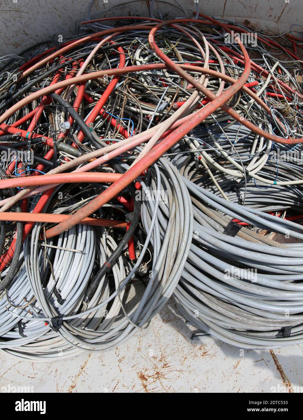 Gaspillage d'électricité Banque de photographies et d’images à haute ...