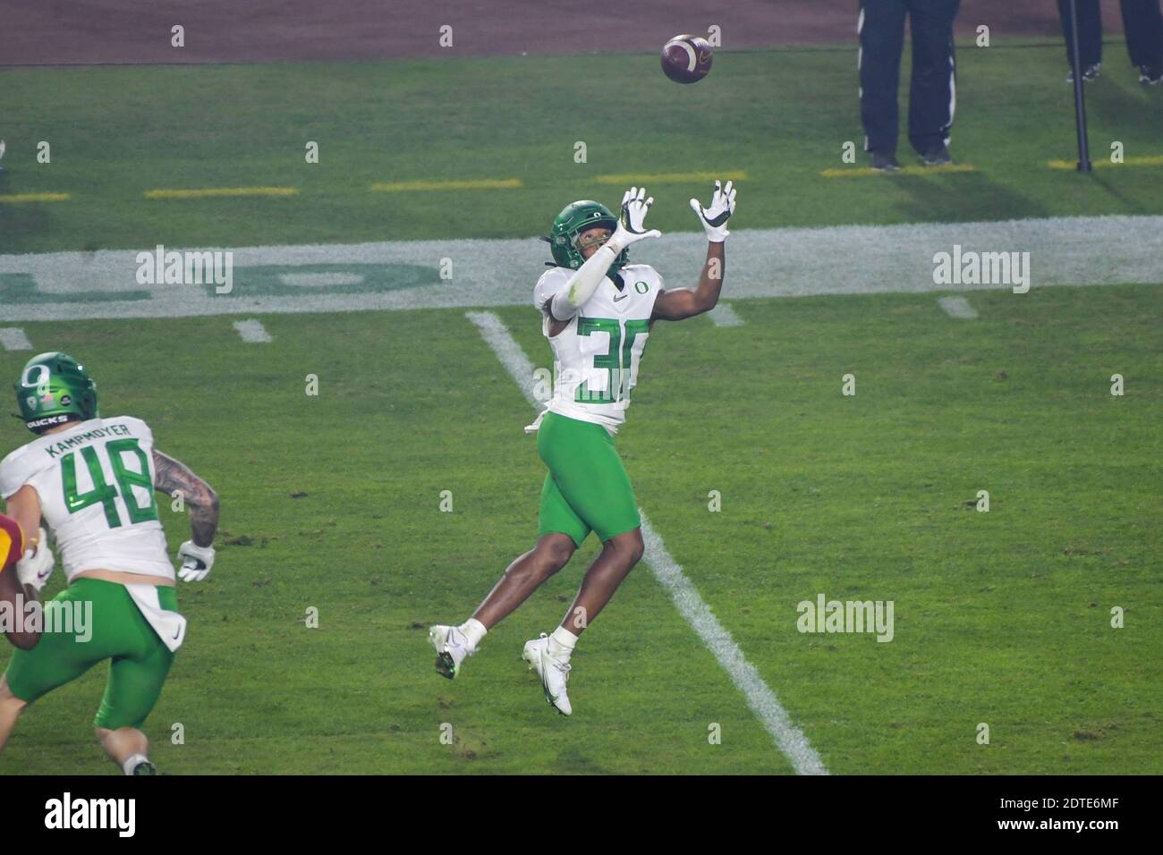 Los Angeles, États-Unis. 18 décembre 2020. Le grand receveur Jaylon ...