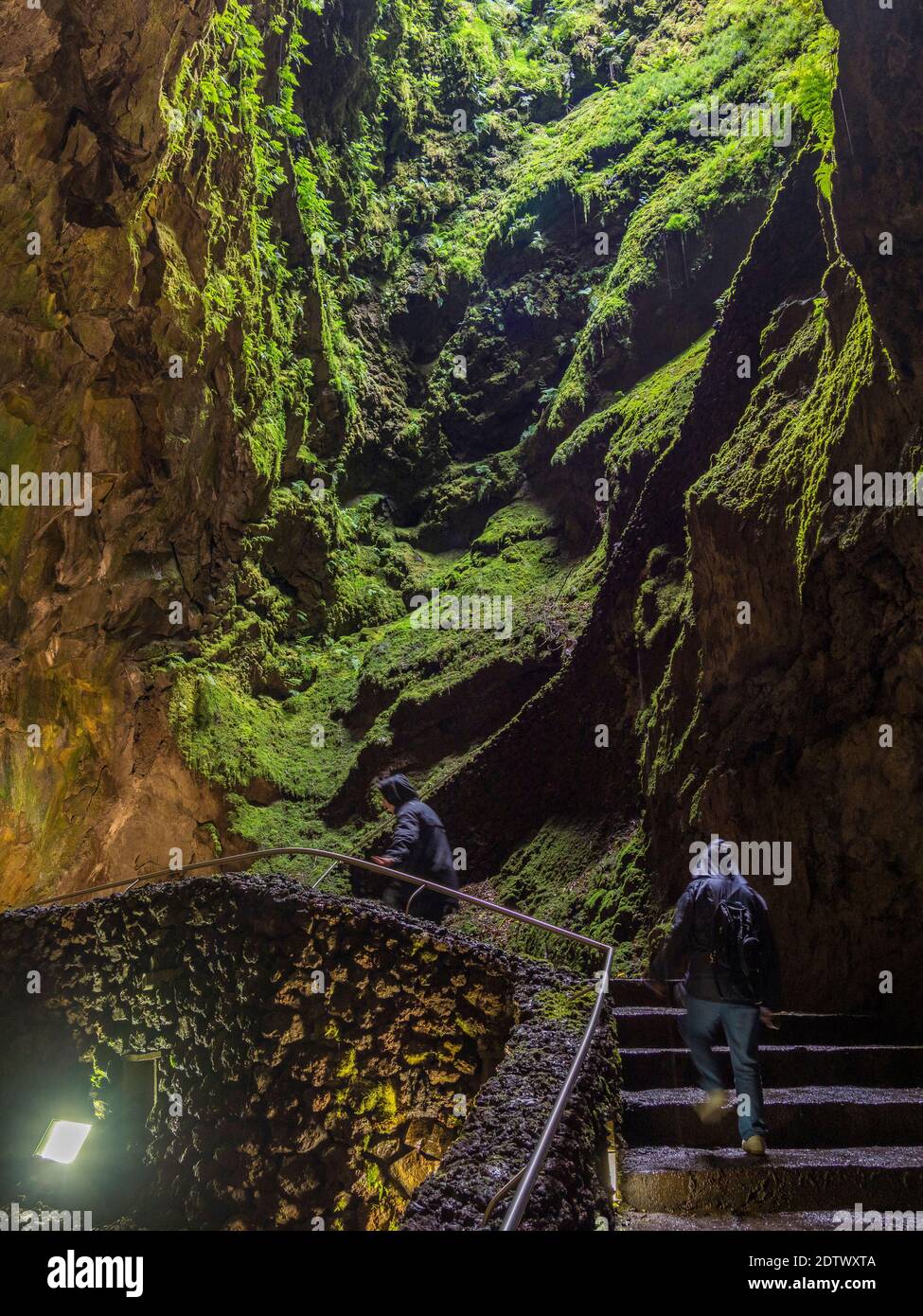 Algar do Carvao, un évent volcanique et un point de repère de l'île ...