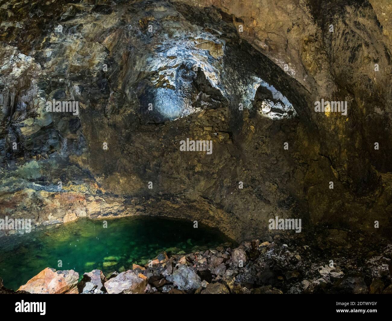 Algar do Carvao, un évent volcanique et point de repère de l'île, le ...