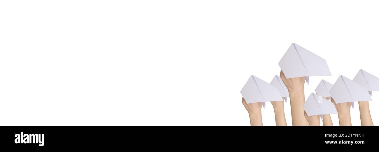 Les mains lancent des messages vers le haut à la manière d'avions en ...