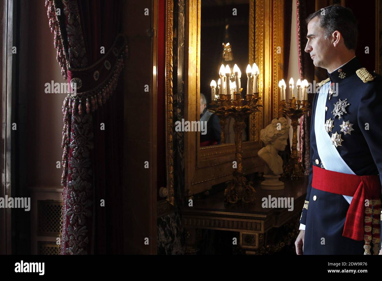 Le Roi Felipe Vi Au Palais Royal Lors De La Cérémonie Officielle De