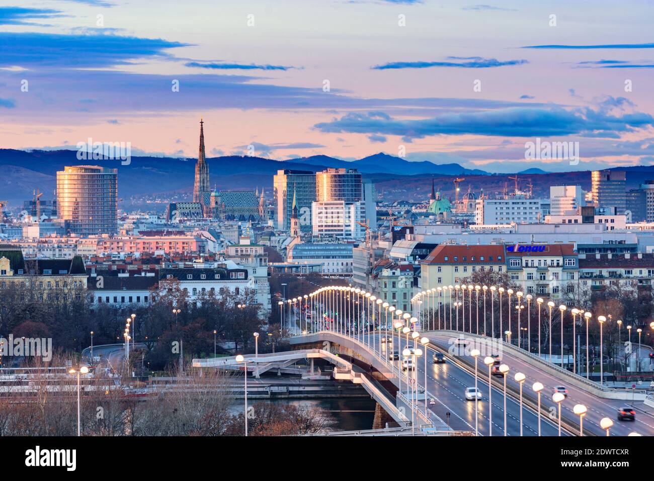 Vienne, Vienne: Centre ville de Vienne, rivière Donau (Danube), pont ...