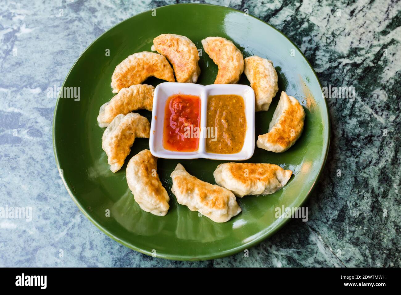 Tibetan momos Banque de photographies et d’images à haute résolution ...