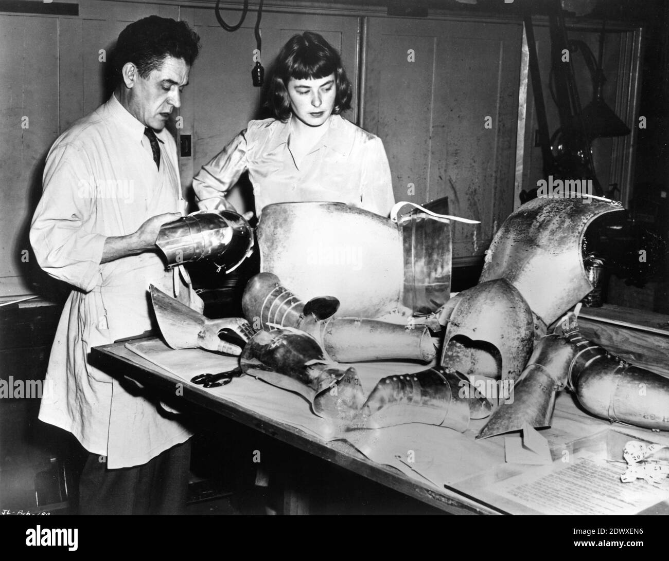 LEONARD HEINRICH armurier du Metropolitan Museum of Art de New York Au ...