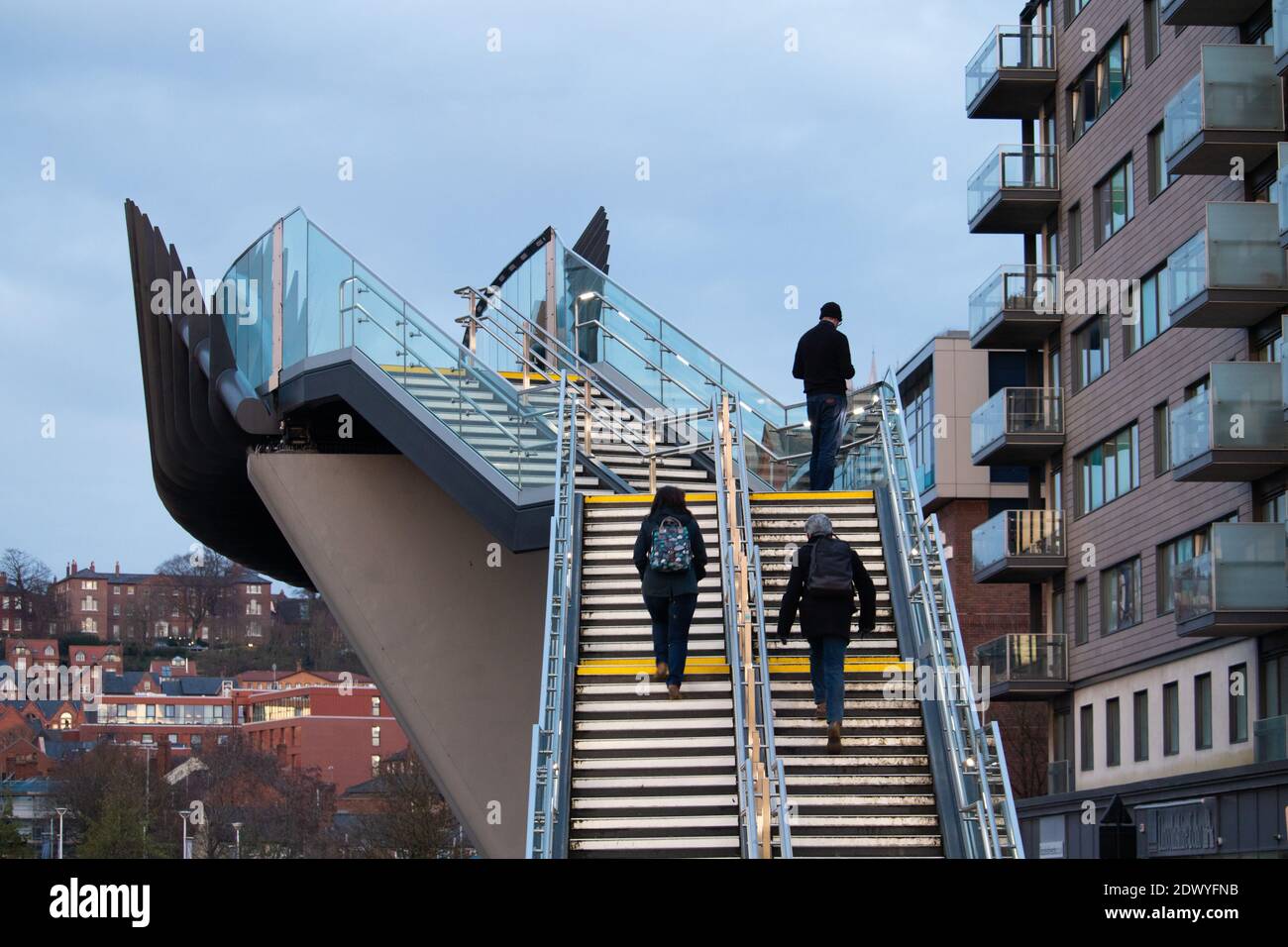 Train sur un pont Banque de photographies et d’images à haute ...