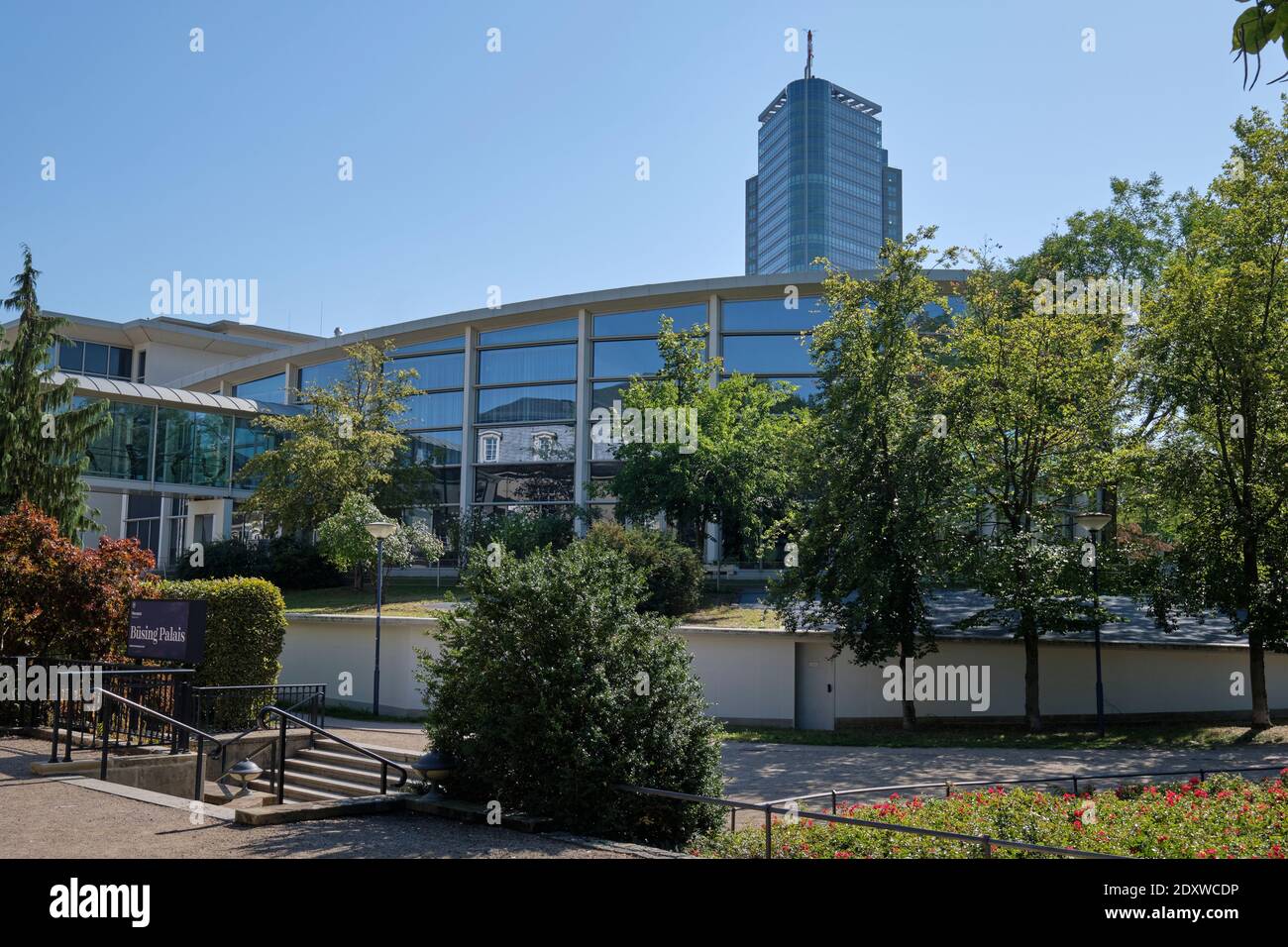 Busing palais Banque de photographies et d’images à haute résolution ...