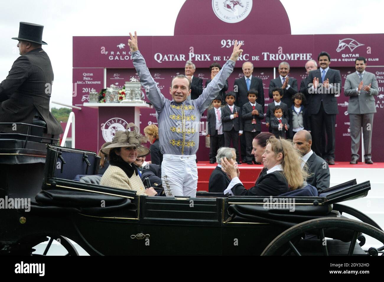 Thierry Jarnet à cheval Treve remporte le prix de l'Arc de Triomphe du ...