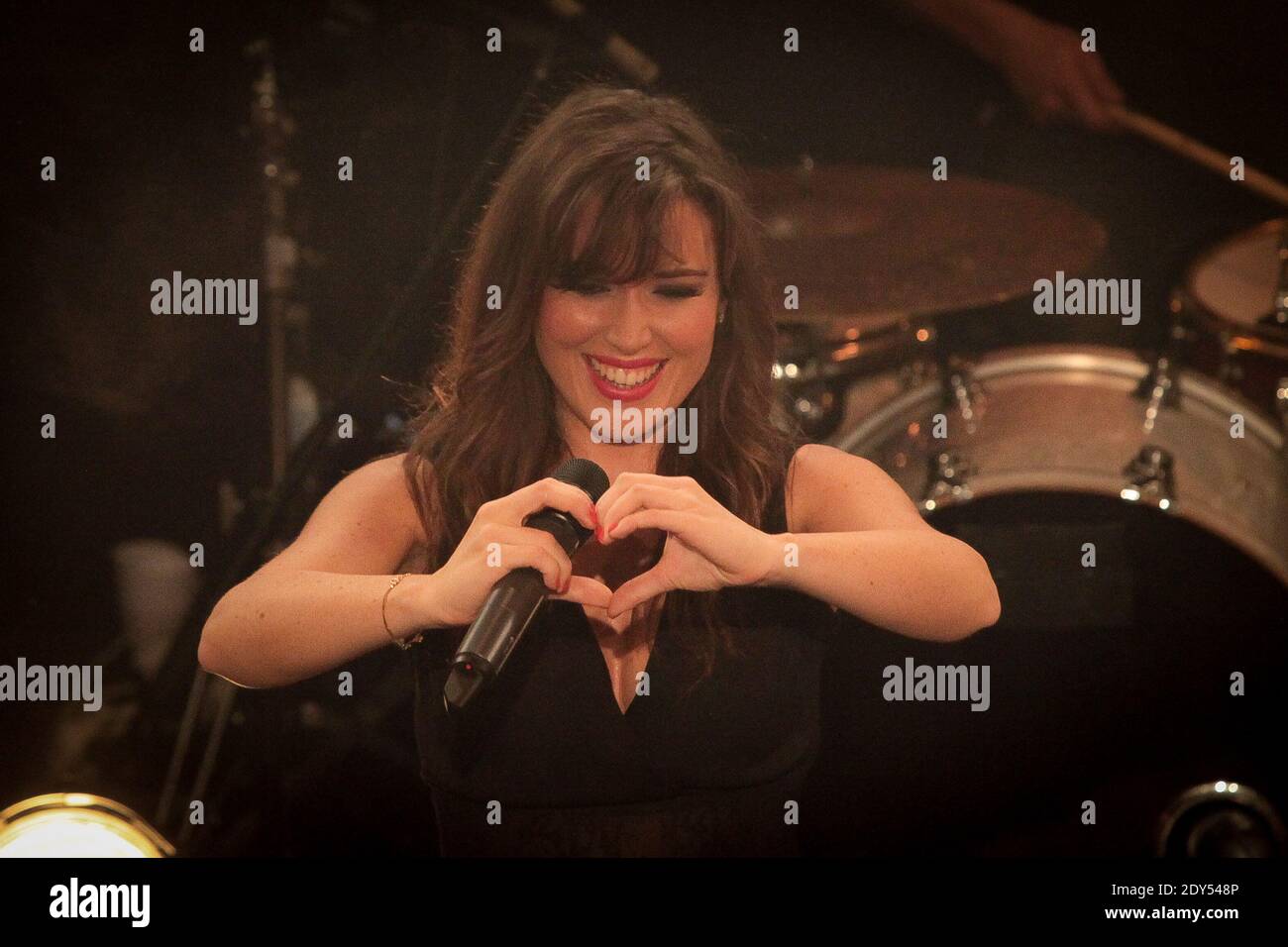 Elsa Esnoult Paris Banque d'image et photos - Alamy