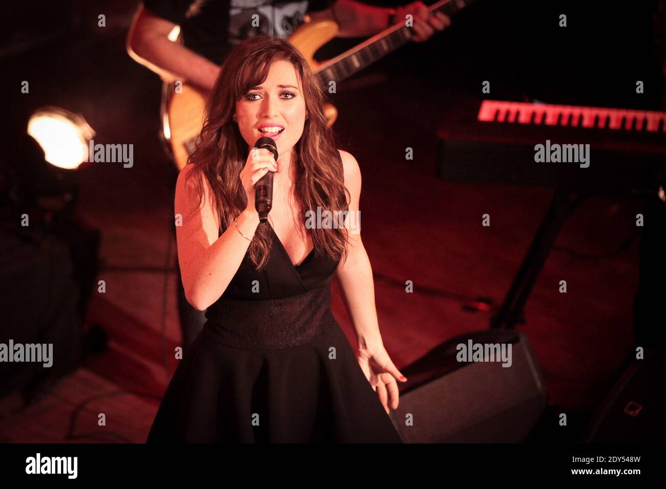 Elsa Esnoult Paris Banque d'image et photos - Alamy