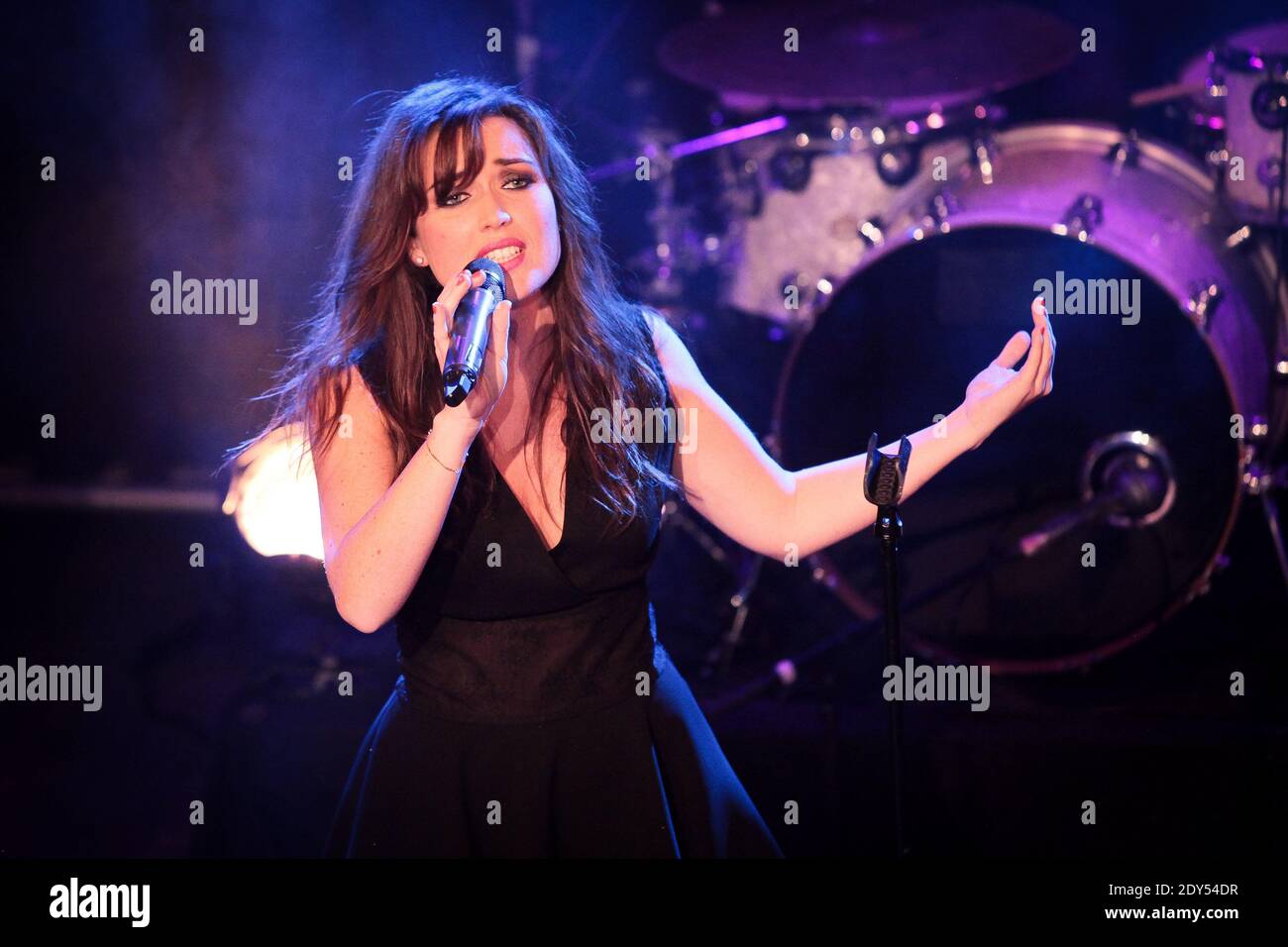 Elsa Esnoult Paris Banque d'image et photos - Alamy