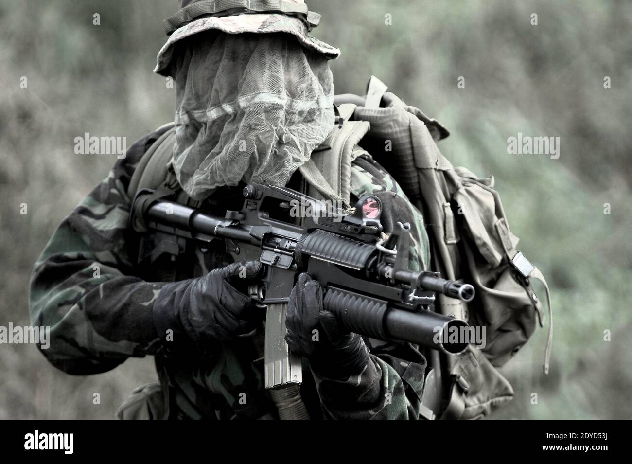 Le fichier non daté montre des membres du 1er Régiment de parachutistes ...