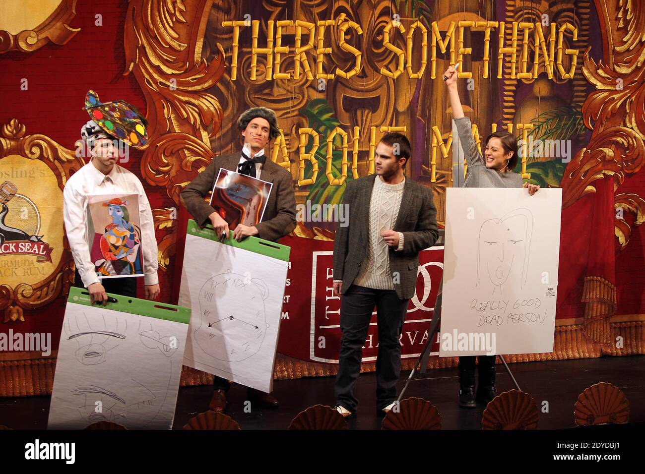 L'actrice française Marion Cotillard avec Alex Willis comme Pablo ...