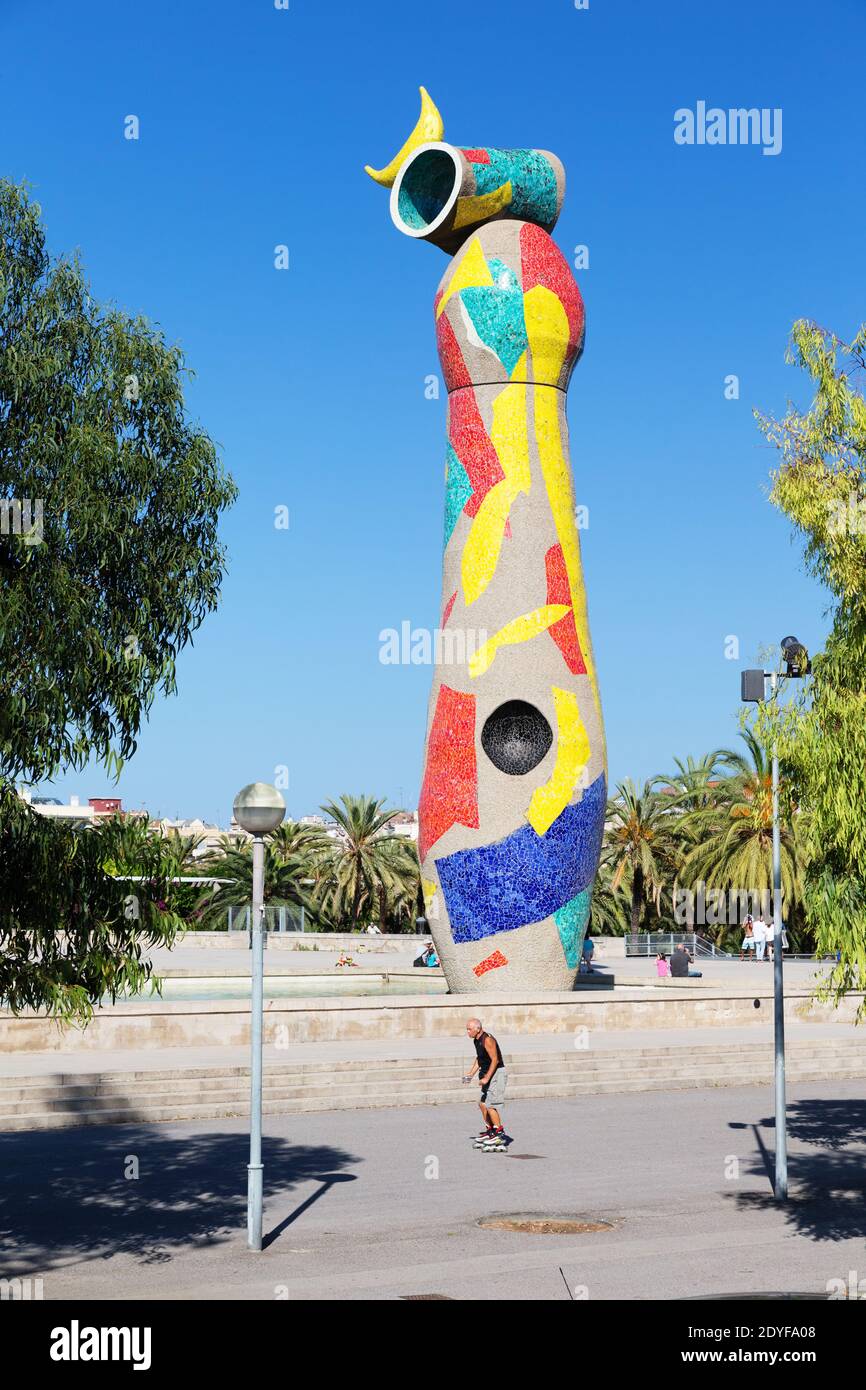 Sculpture de femme et oiseau par joan miro Banque de photographies et d ...