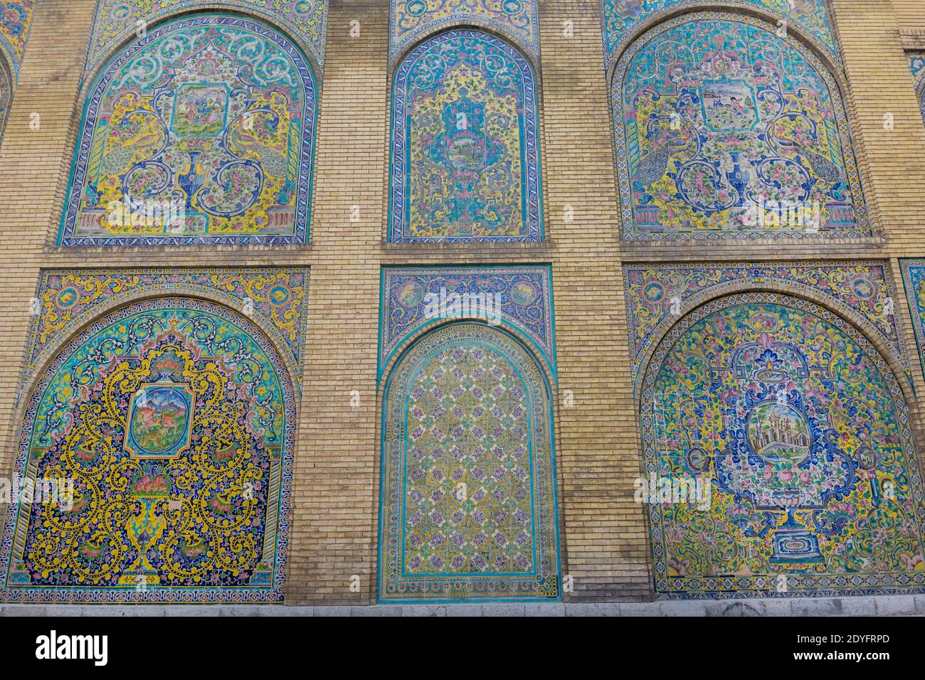 Mur de carreaux de céramique en mosaïque colorée du palais royal de ...