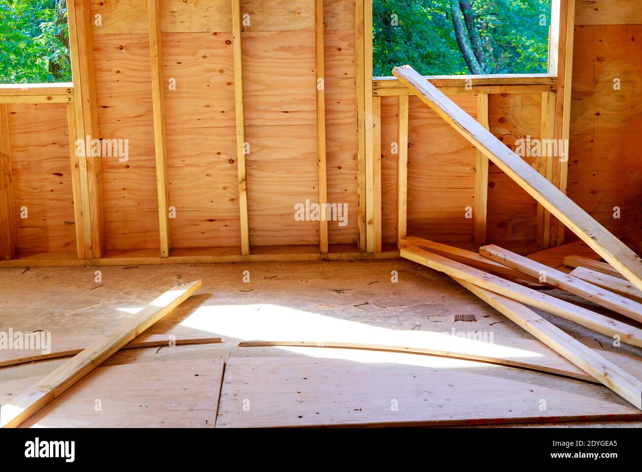 Structure de structure de bâtiment de toit de maison en bois sur un ...