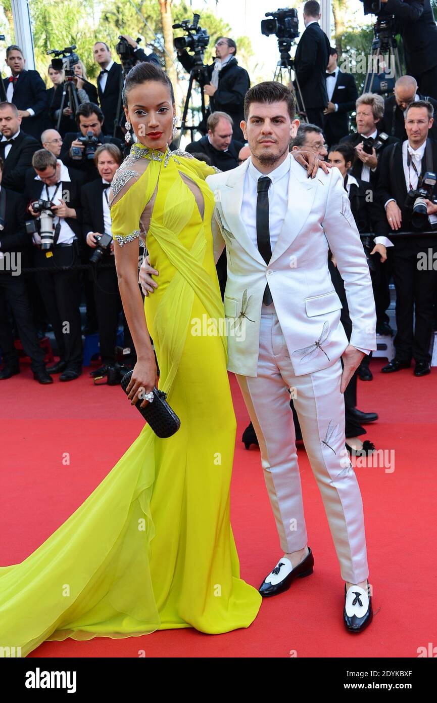 Selita Ebanks arrive pour la projection des liens de sang au Palais des ...