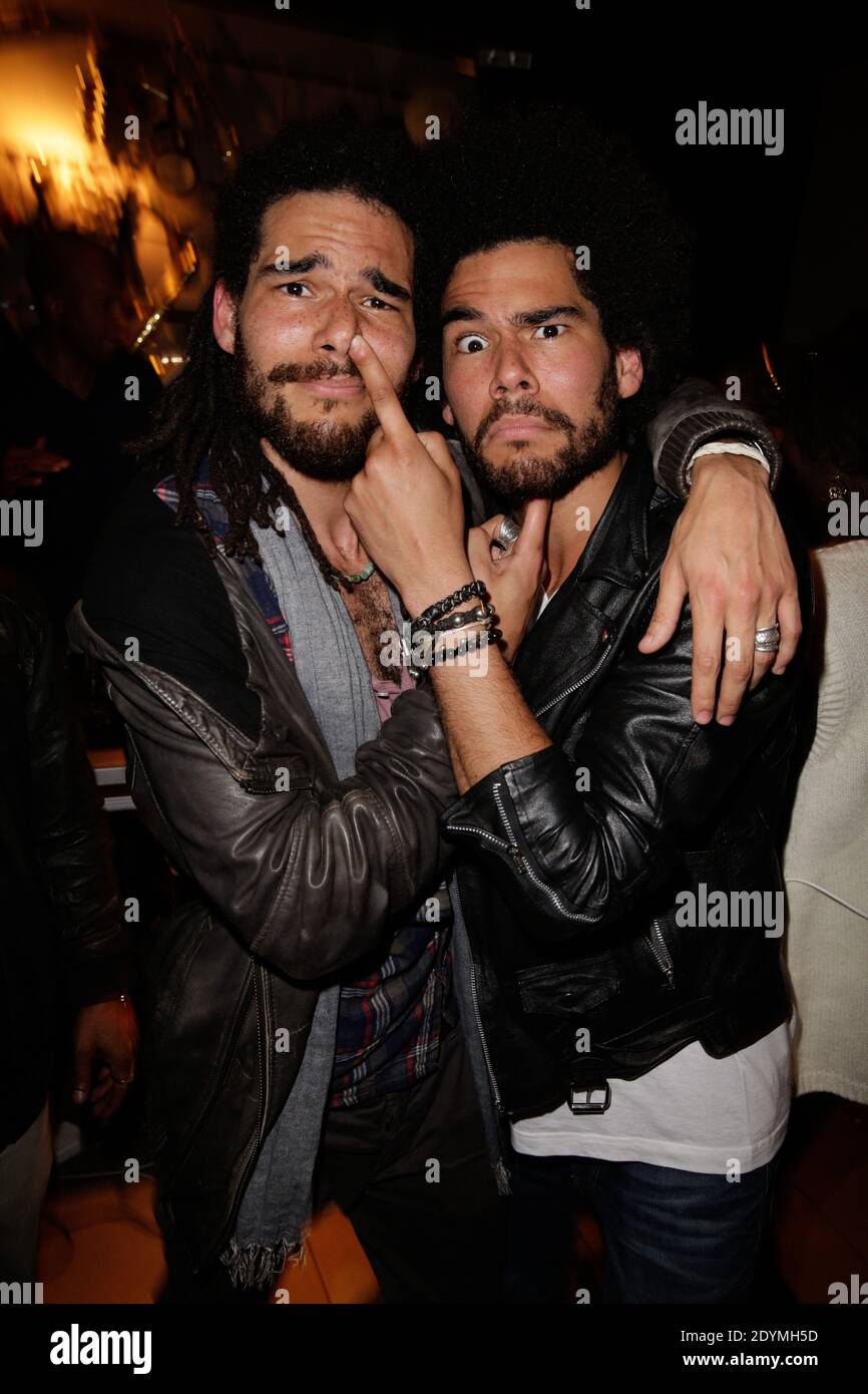 Alexandre le Strat et Nicolas le Strat assistent à la vitrine Lord ...