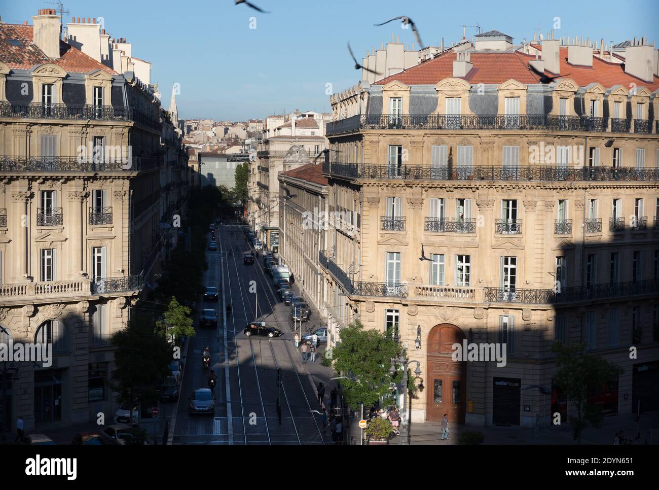 Marseille, France : bâtiments traditionnels de style Haussmann près du ...