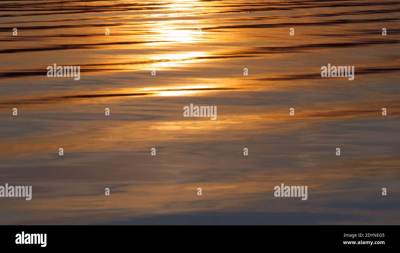 Reflet du soleil sur la mer Banque de photographies et d’images à haute ...