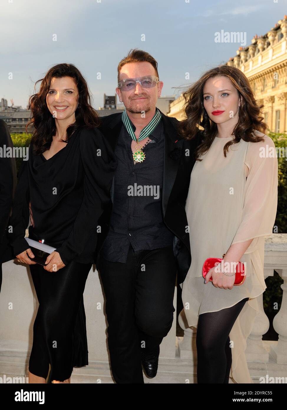 Bono, sa femme Alison Hewson et sa fille Eve posent pour des photos ...