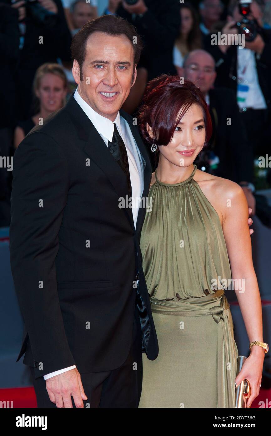 Nicolas cage et sa femme Alice Kim cage assistaient à la première du ...