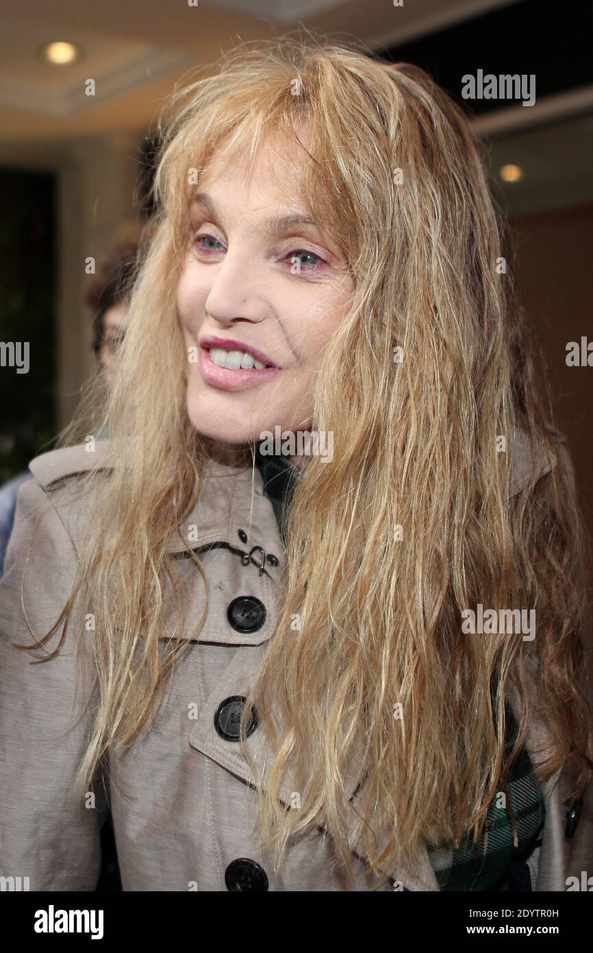 Arielle dombasle paris Banque de photographies et d’images à haute ...