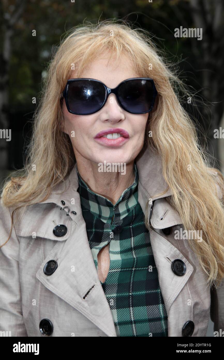 Arielle dombasle paris Banque de photographies et d’images à haute ...