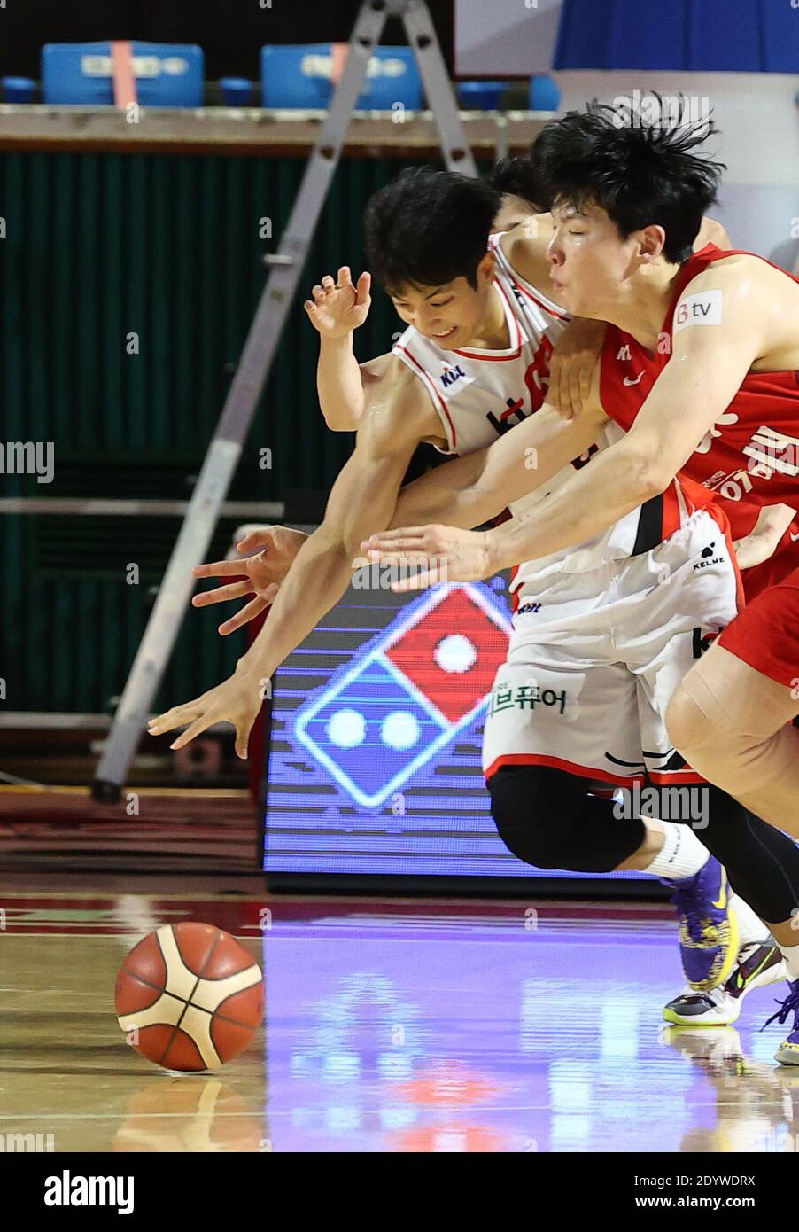 28 décembre 2020. Heo Hoon en action Busan KT Heo Hoon (L) de Sonicboom ...