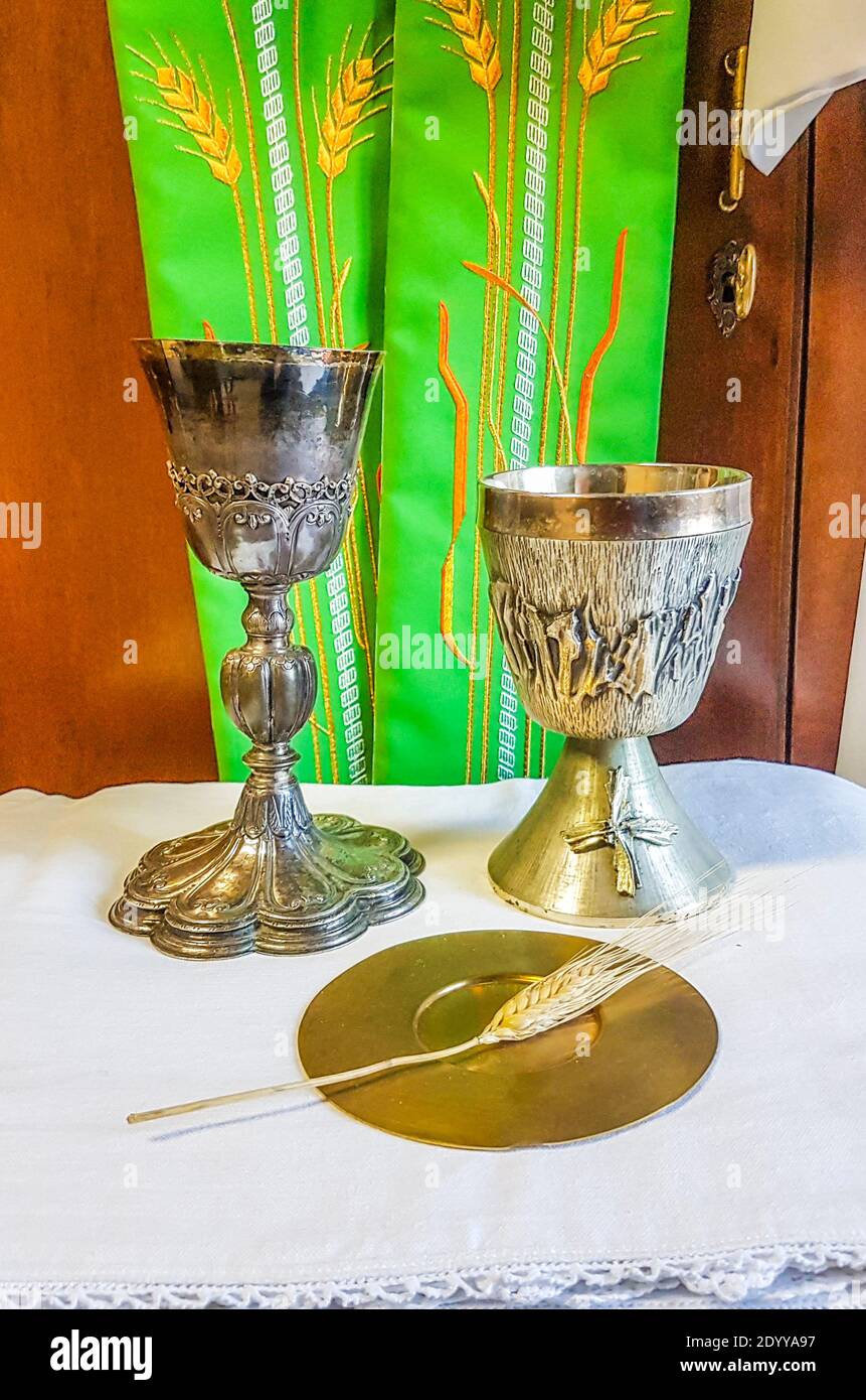 l'oreille de blé mûrit pour le pain qui devient le corps de jésus ...