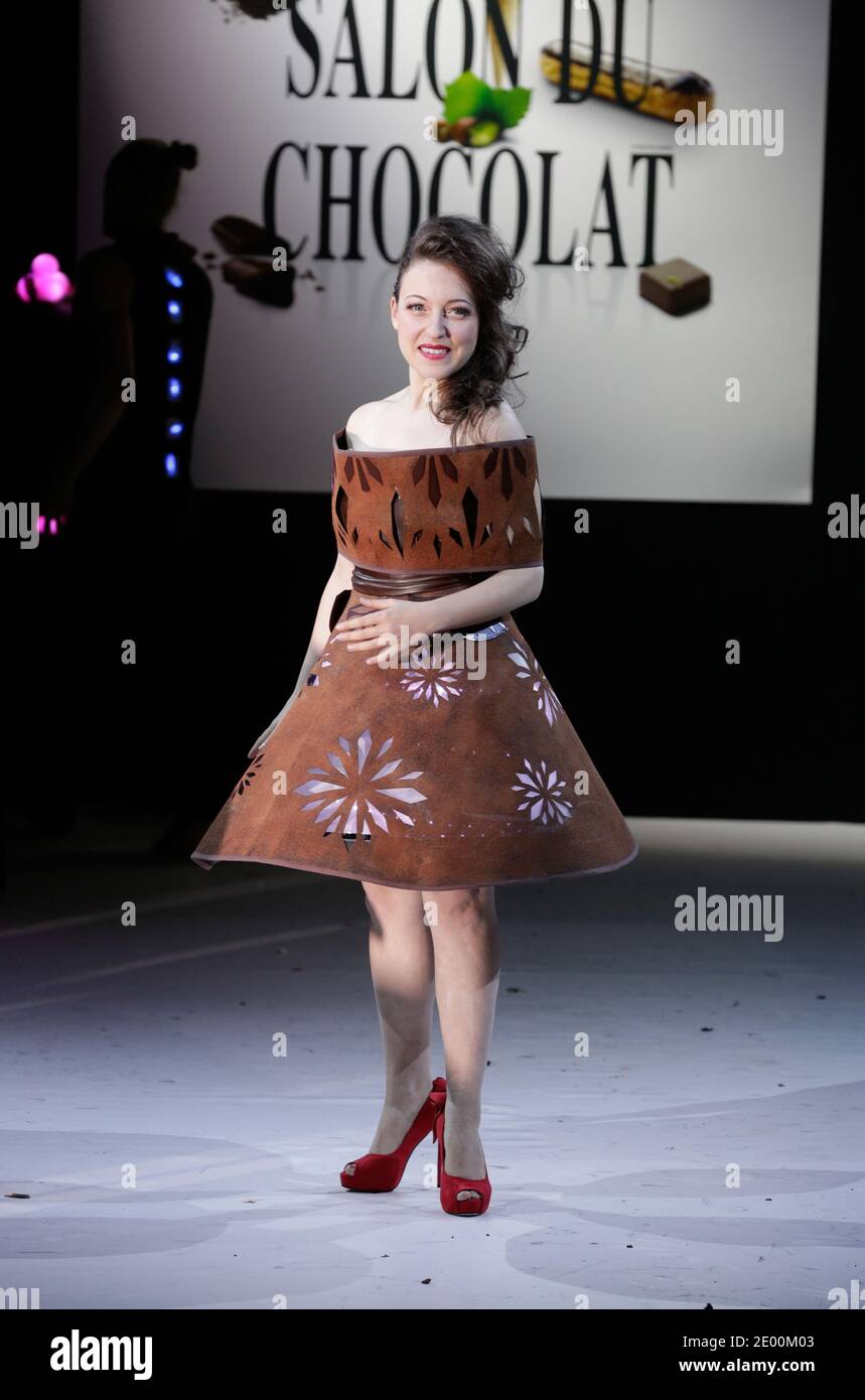 Guila Clara Kessous porte une création de Gaelle Verriest et Jacques ...