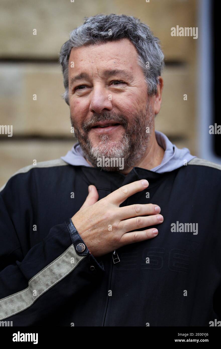 Le designer français Philippe Starck pose pour des photos après la ...