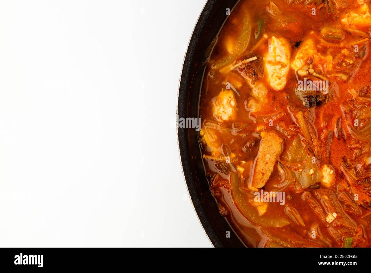 Kimchi ragoût sur fond blanc Photo Stock - Alamy