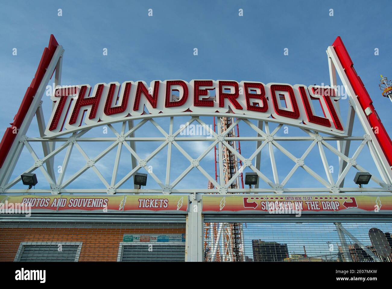 Thunderbolt roller coaster Banque de photographies et d’images à haute ...