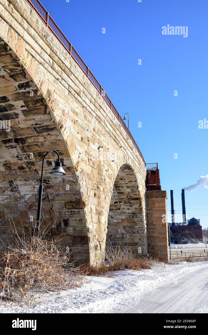 Pont en pierre classique Banque de photographies et d’images à haute ...