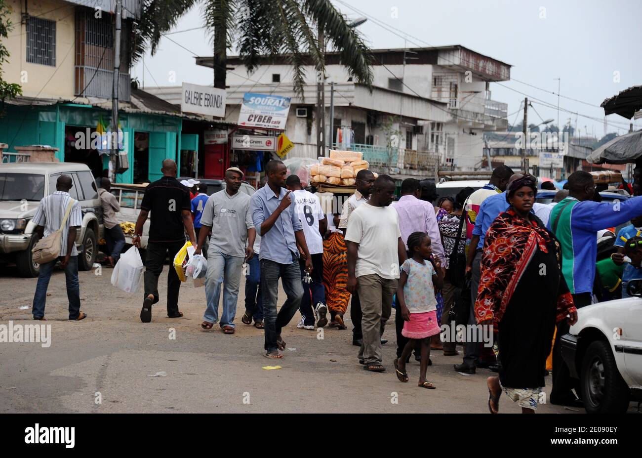 Libreville street Banque de photographies et d’images à haute ...